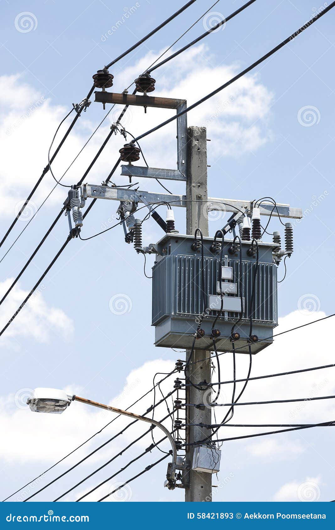 Elektro transformator stock afbeelding. Image of technologie - 58421893