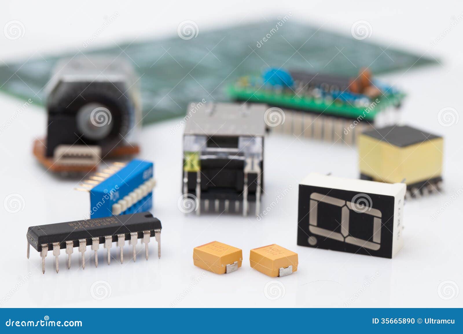 Elektronisch deel stock foto. Image of hardware, groen - 35665890