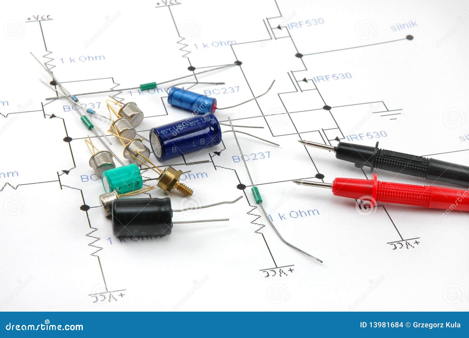 Elektronische componenten stock foto. Image of raad, digitaal - 13981684