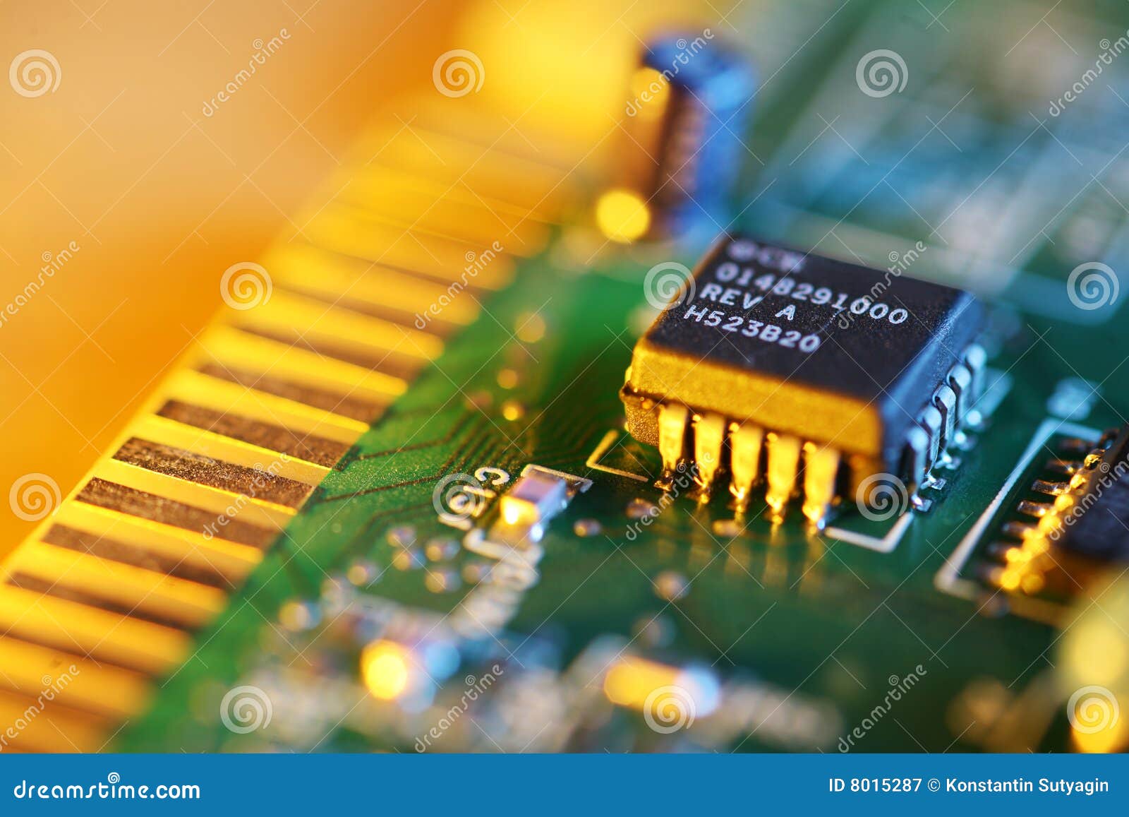 Elektronisches Chip Auf Leiterplatte Stockbild - Bild von ...
