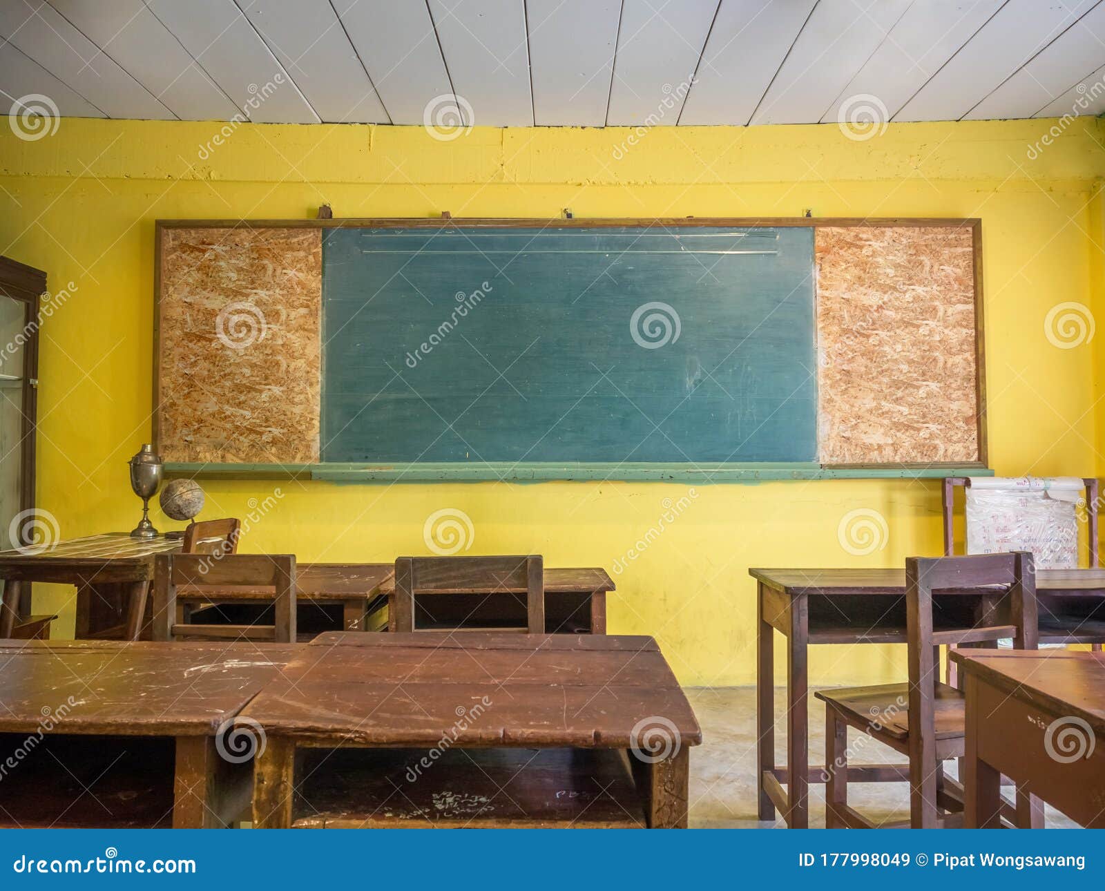 Elementary School Classroom in the Olden Days Stock Image - Image of ...