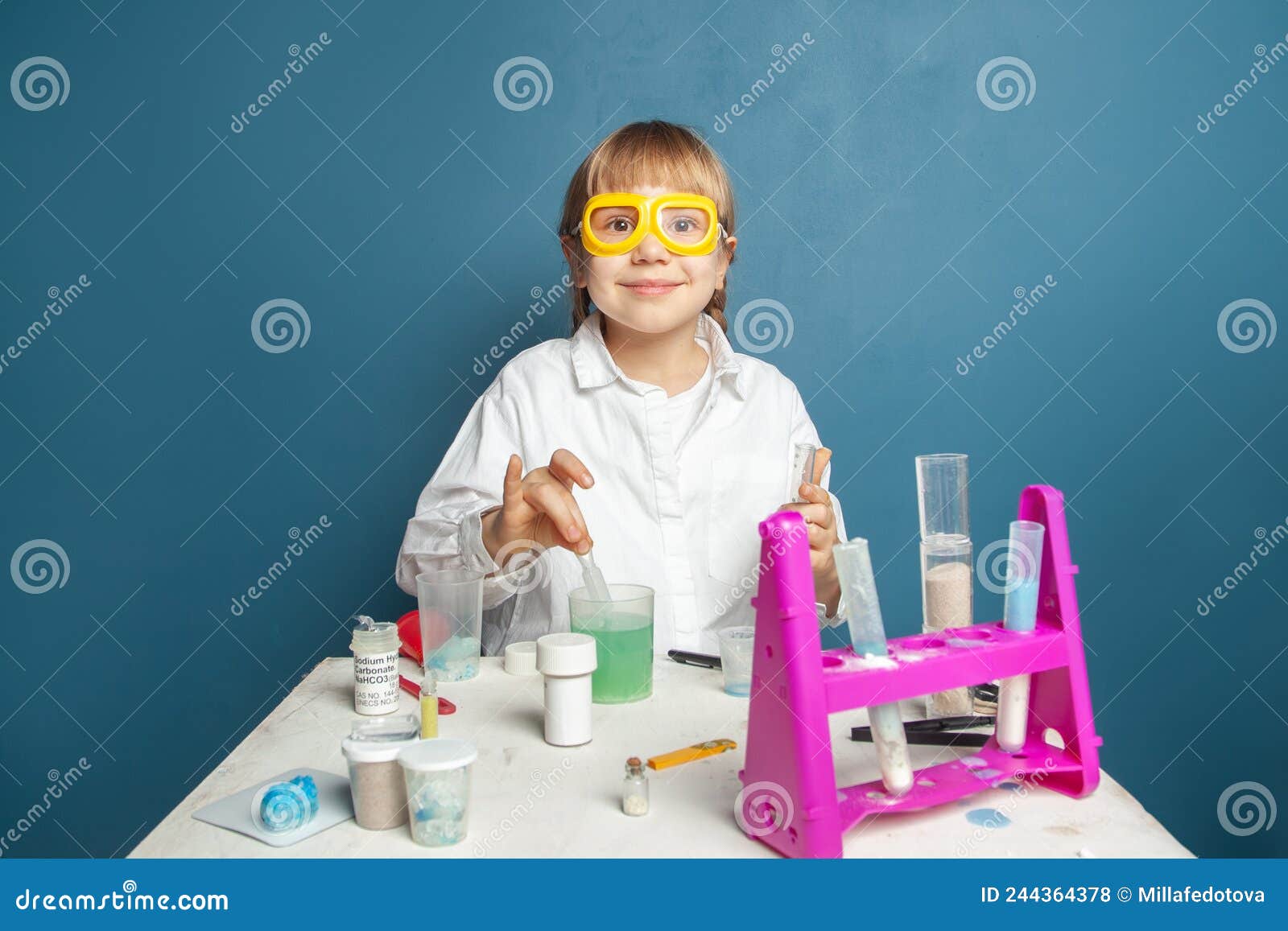 Elementary School Kid in Science Class Stock Photo - Image of enjoying ...