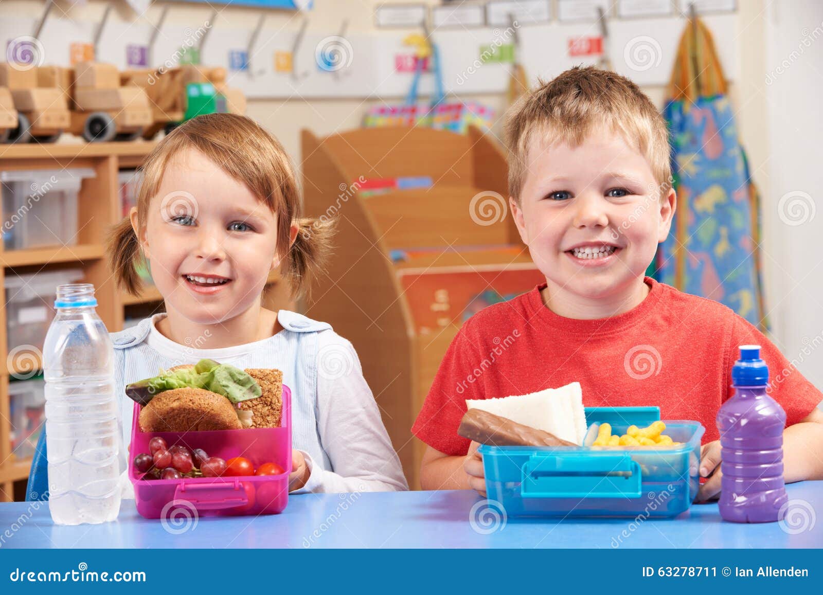 Elementary School Pupils with Healthy and Unhealthy Lunch Boxes Stock ...