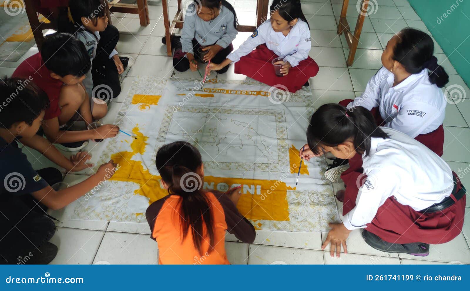 Students In Indonesia Are Following The Learning Process In Class Using ... Students In Indonesia Are Following The Learning Process In Class Using ...