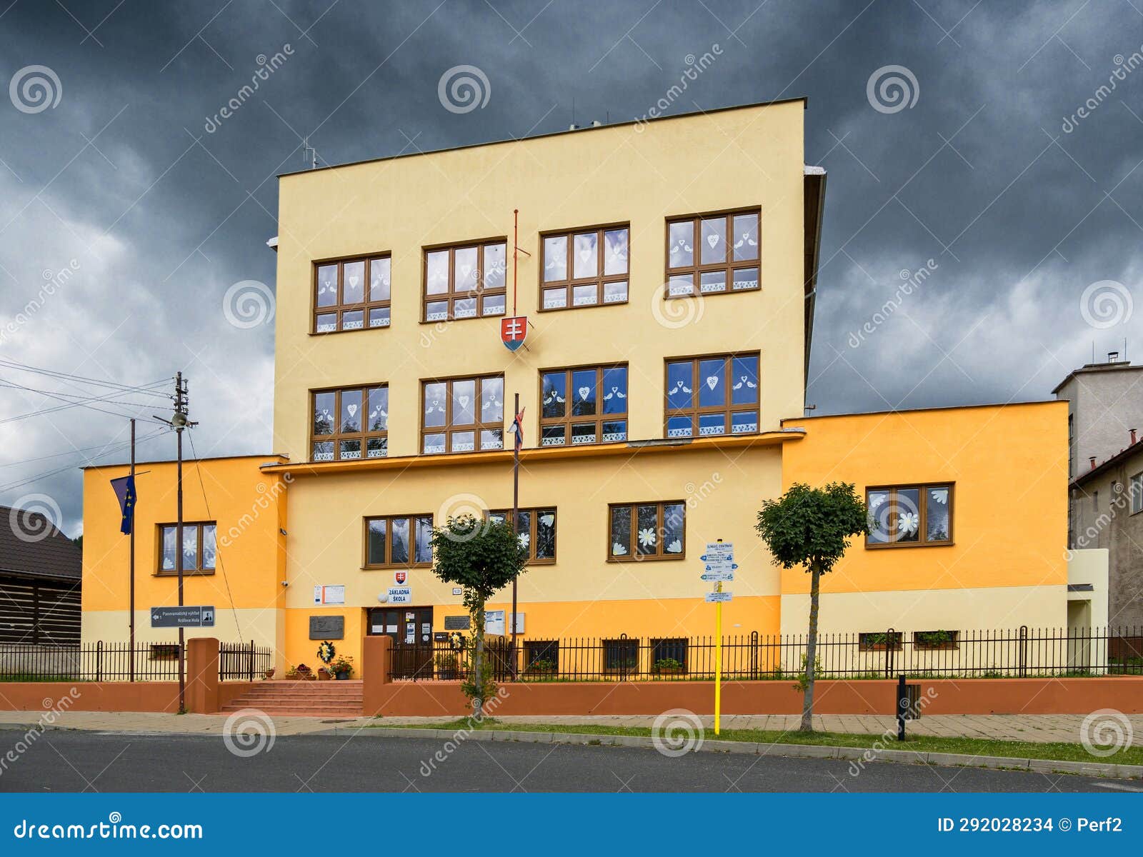 Elementary school stock photo. Image of building, center - 292028234