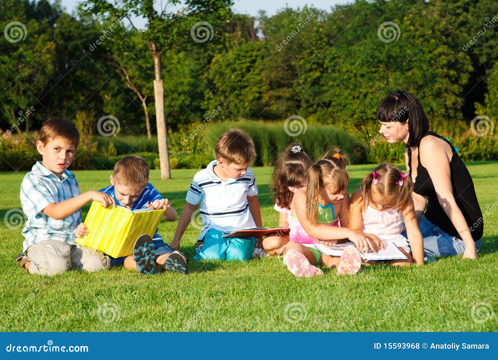 Elementary Students Reading