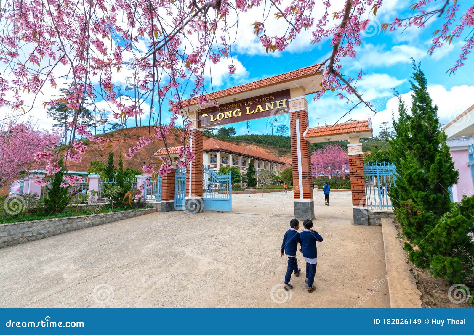 Elementary Students in Uniforms Play in a School Yardm Editorial Stock ...