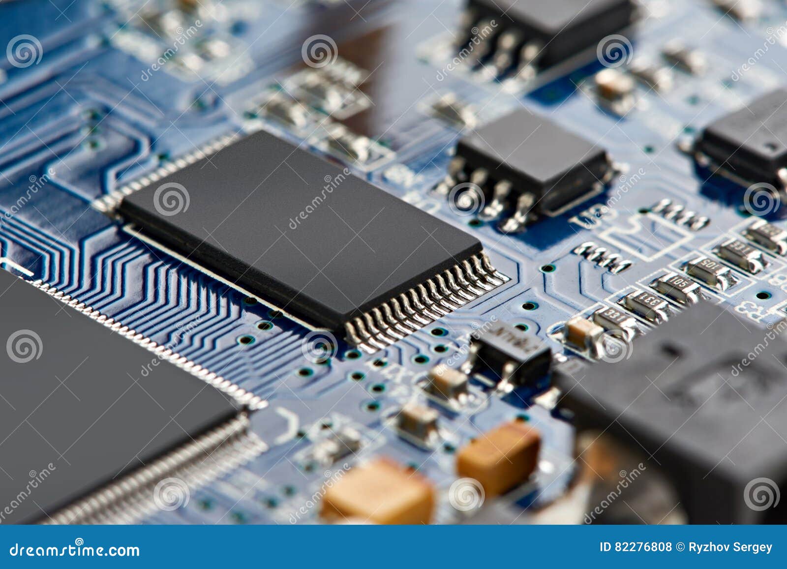 Elementos Del Microcircuito Foto de archivo - Imagen de resistencia ...