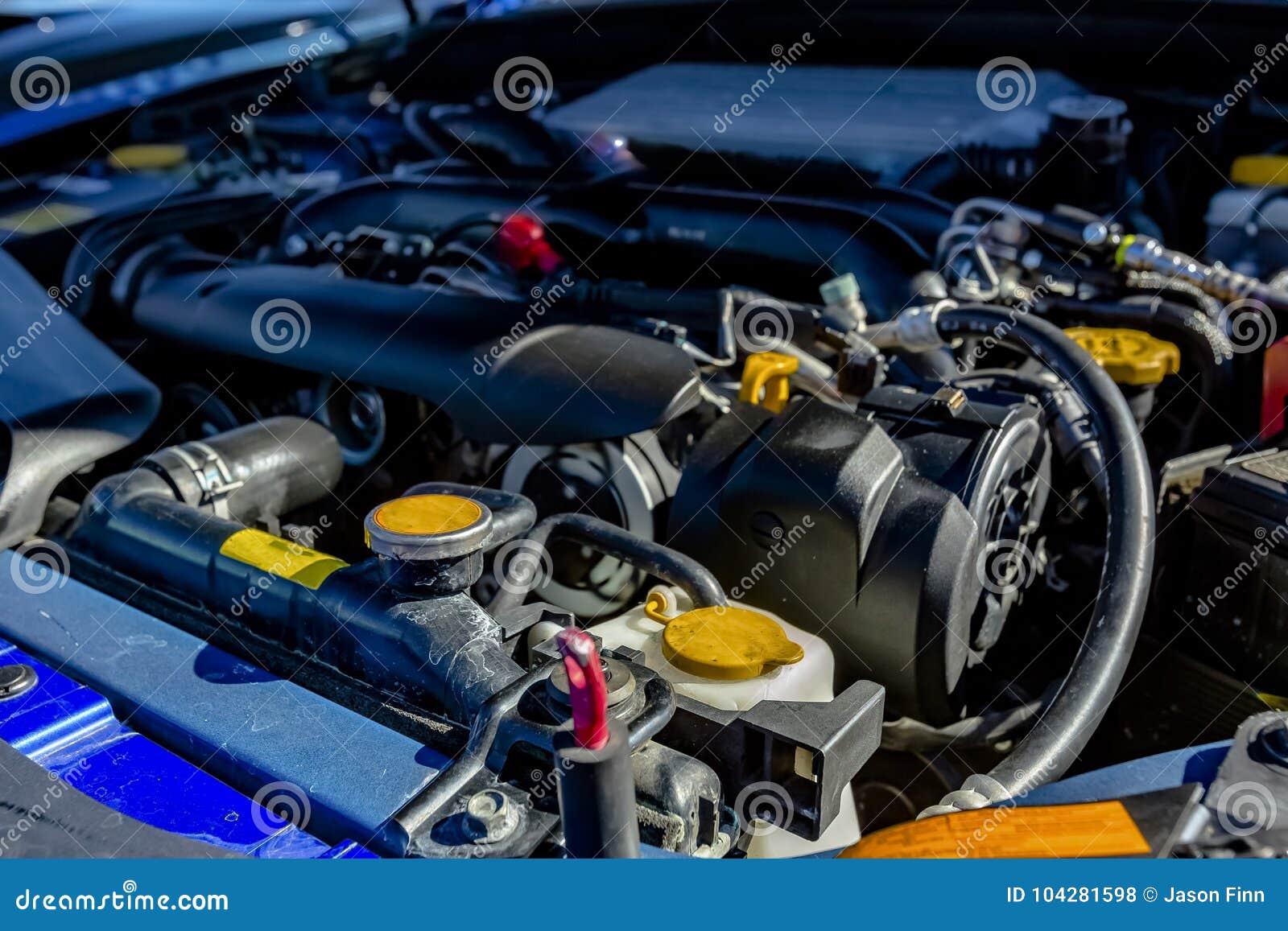 Elementos Del Motor Que Son Exhibidos Afuera Foto de archivo - Imagen ...