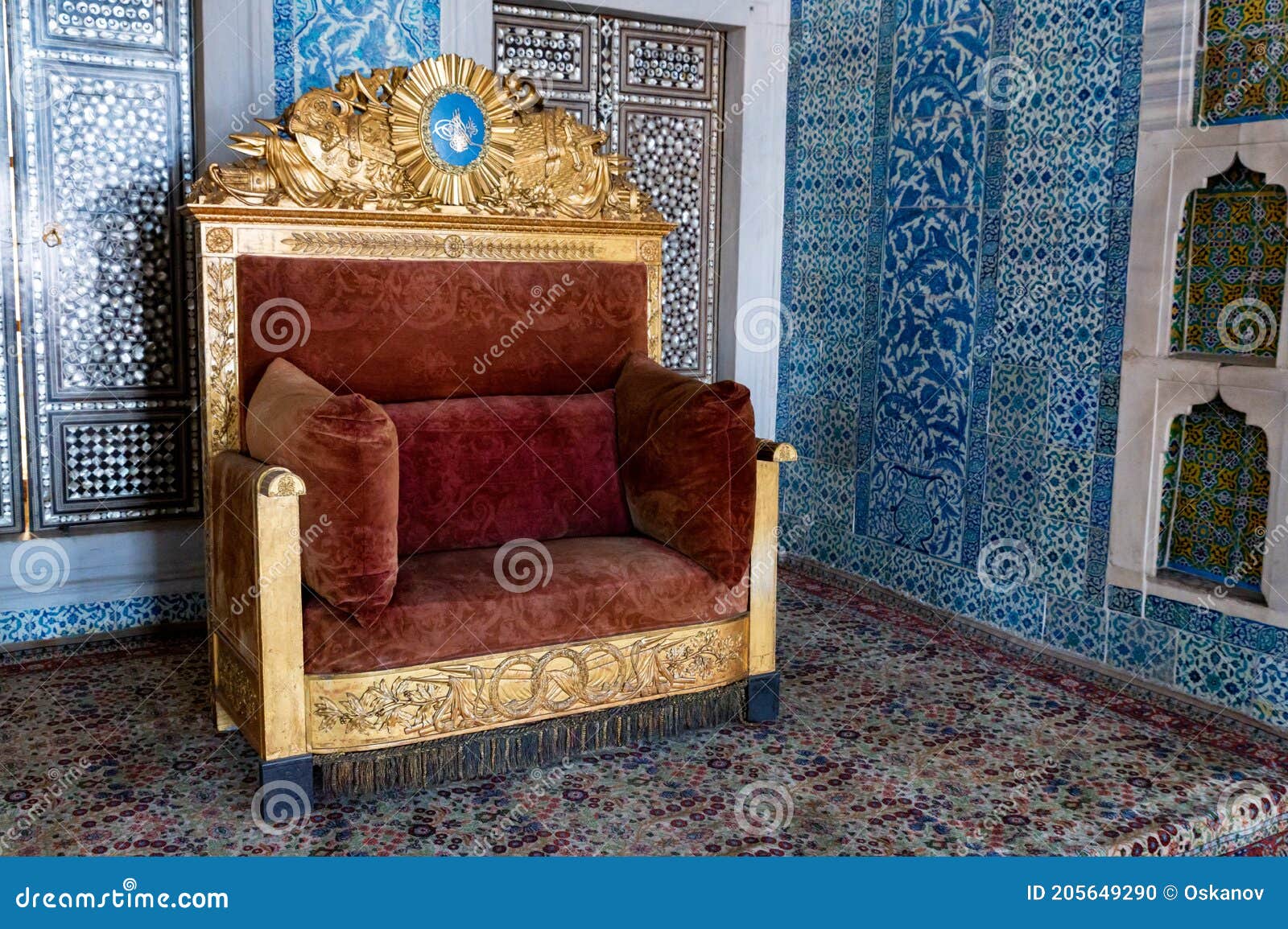 Close Up of Golden Ceremony Throne in Topkapi Palace Stock Photo ...