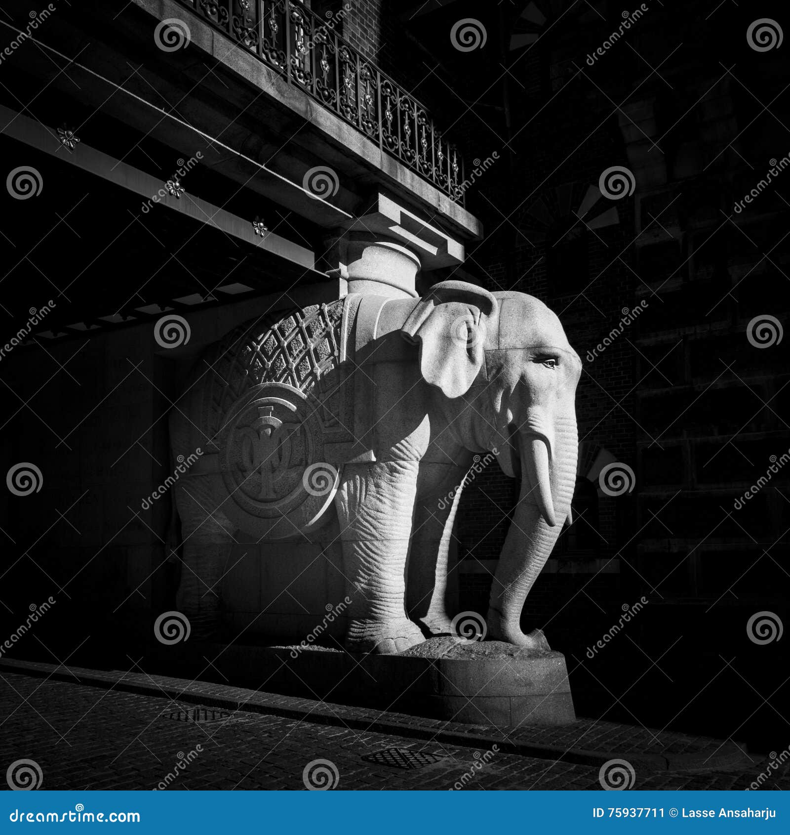 Elephant Gate editorial photo. Image of statue, denmark - 75937711