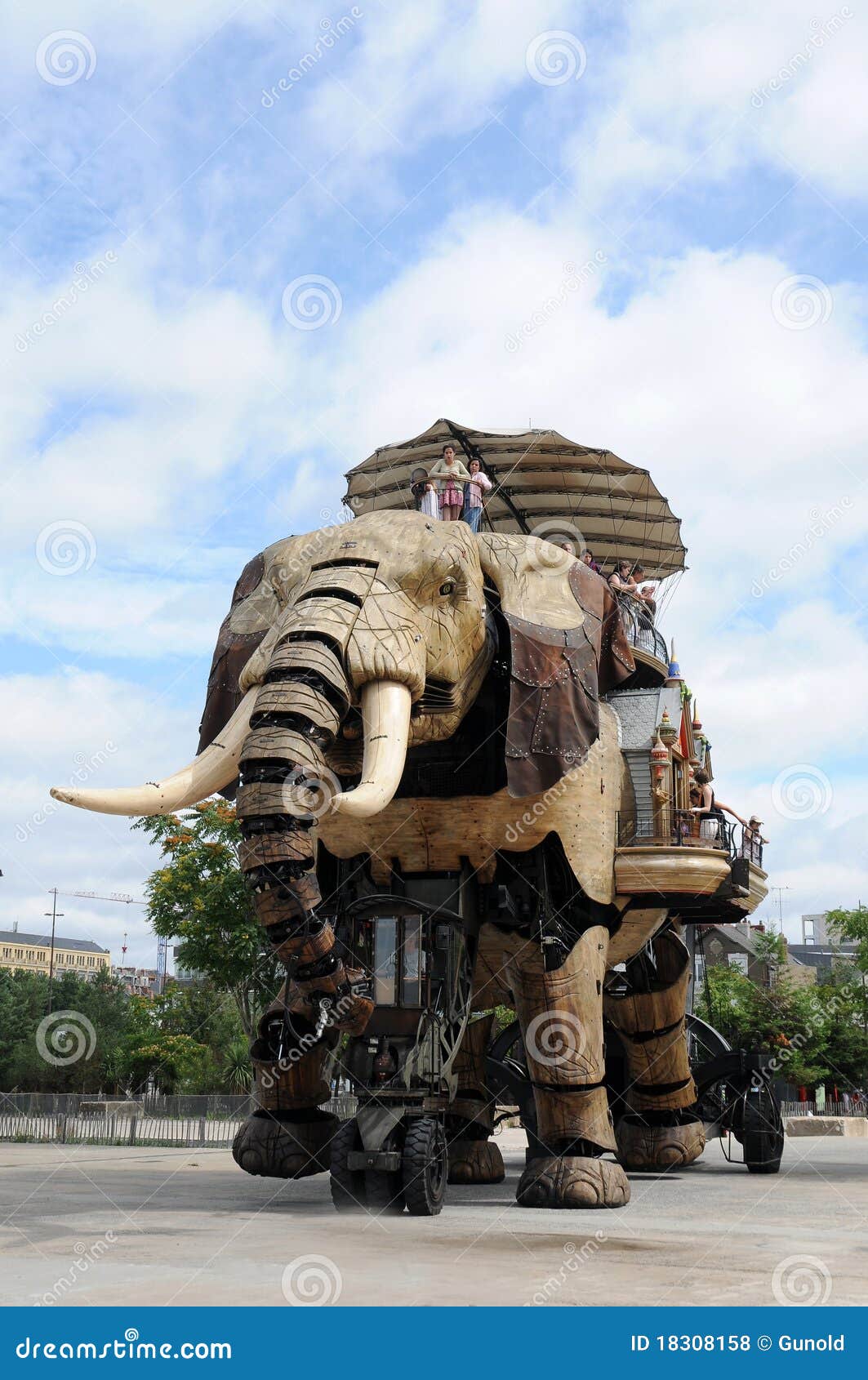 Elephant machine editorial stock photo. Image of nantes - 18308158