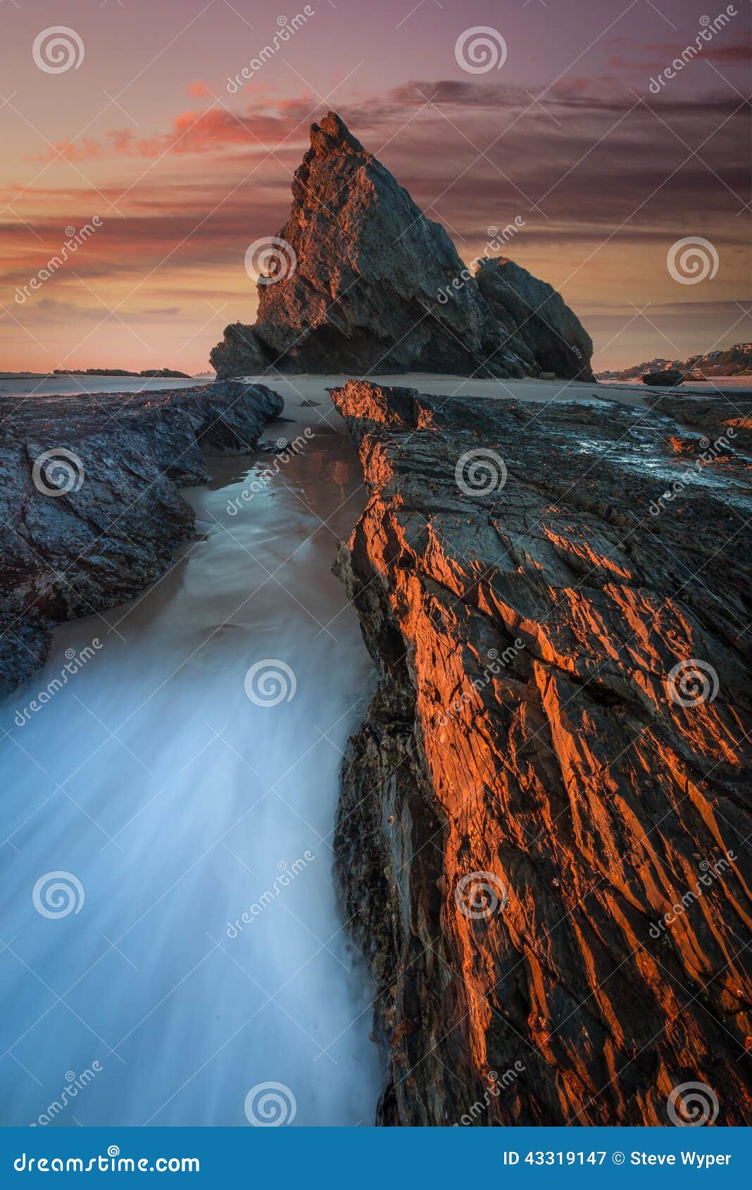 Elephant Rock on the Gold Coast Stock Image - Image of elephant, coast ...