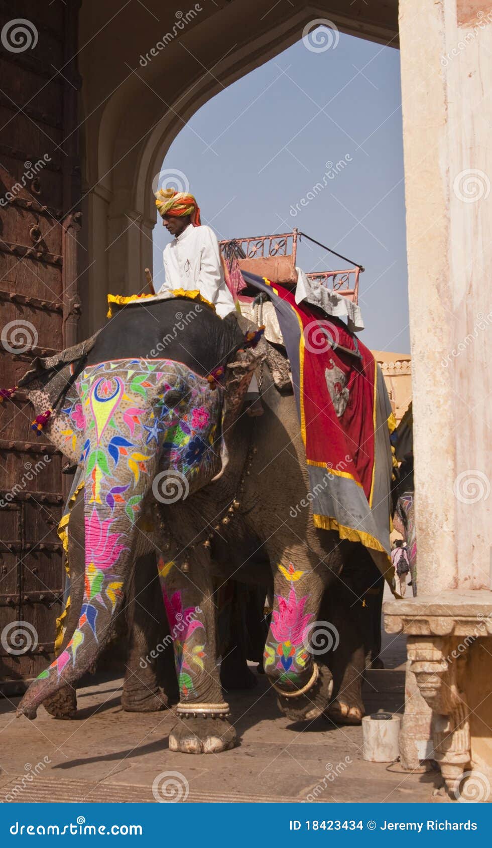 Elephant at Work editorial stock image. Image of asian - 18423434