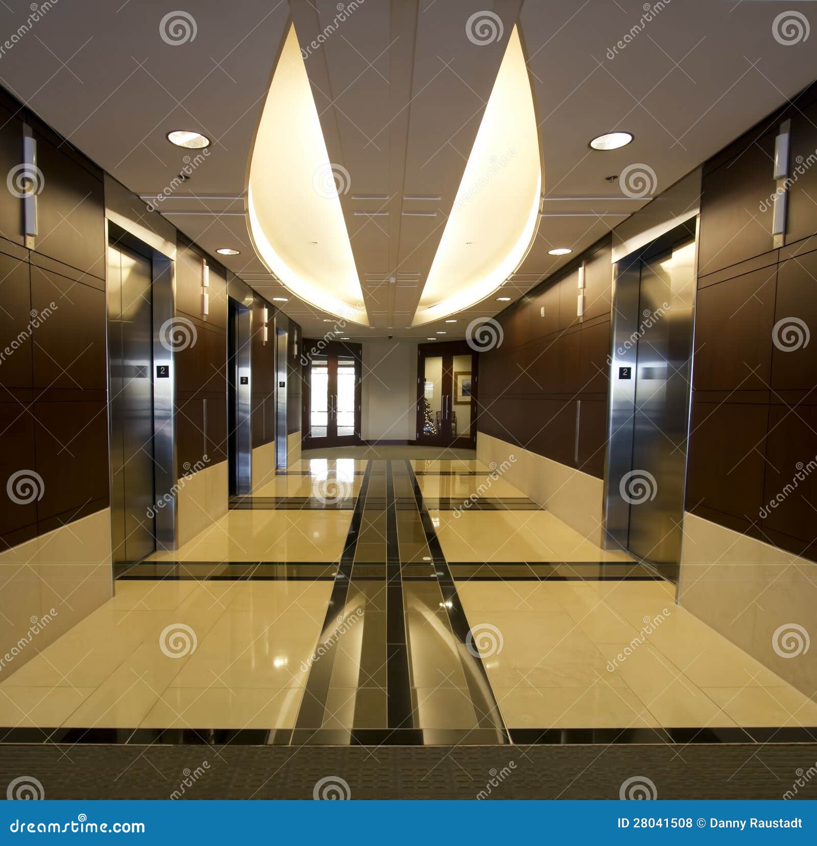 Elevadores Corporativos Del Interior Del Vestíbulo Del Edificio Foto de ...