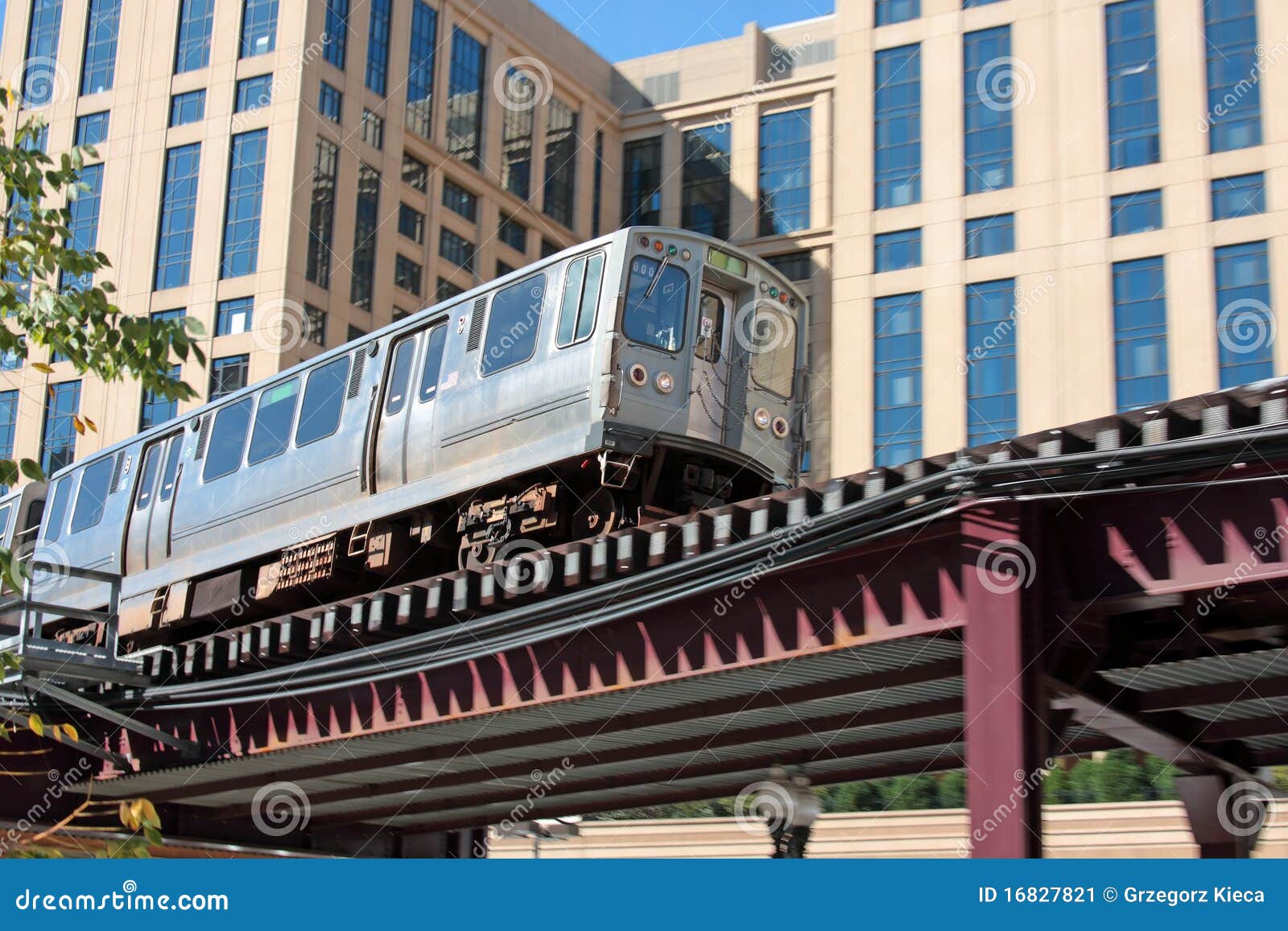 Elevated Commuter Train in Chicago Stock Image - Image of scene, hour ...