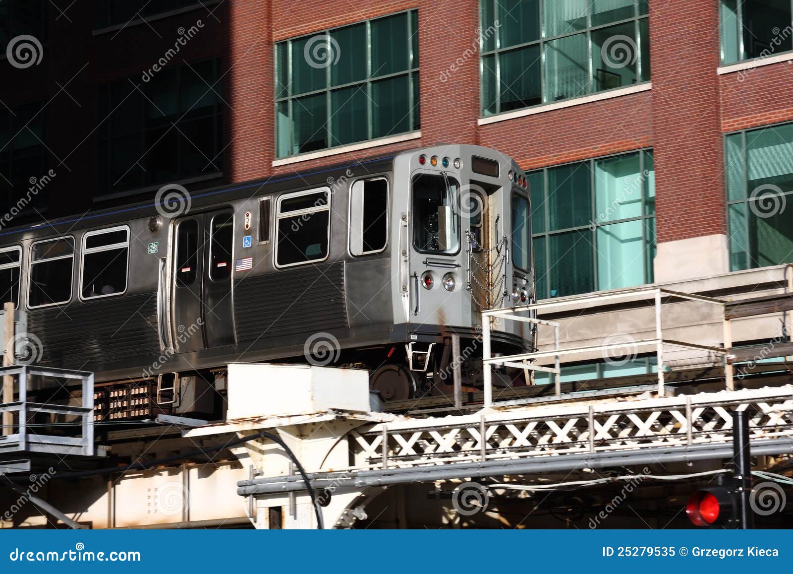 Elevated Commuter Train in City of Chicago Stock Image - Image of loop ...