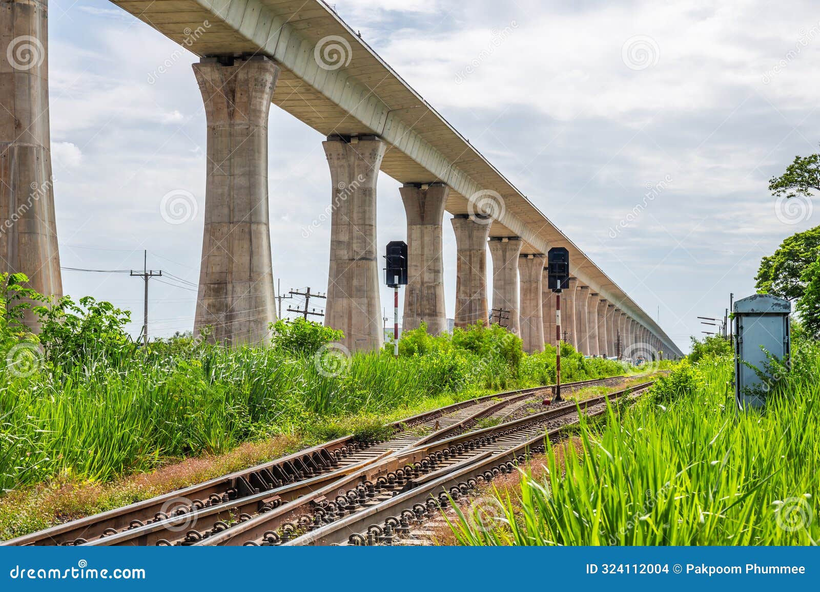 Elevated Railway for High-speed Trains with Ordinary Tracks Underneath ...