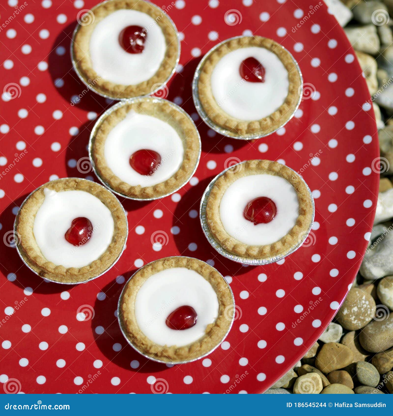 Bakewell Cartoons, Illustrations & Vector Stock Images - 11 Pictures to ...