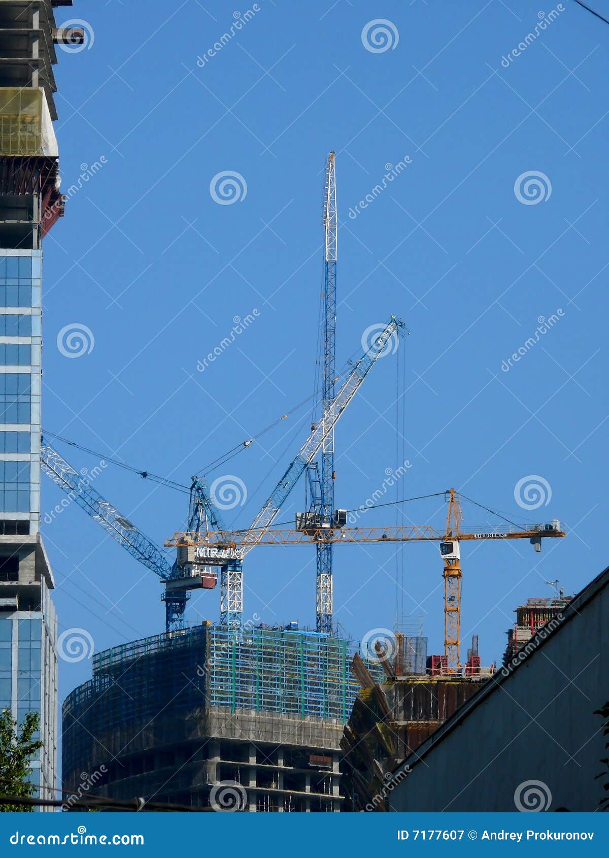 Cranes And Building Royalty-Free Stock Photography | CartoonDealer.com ...