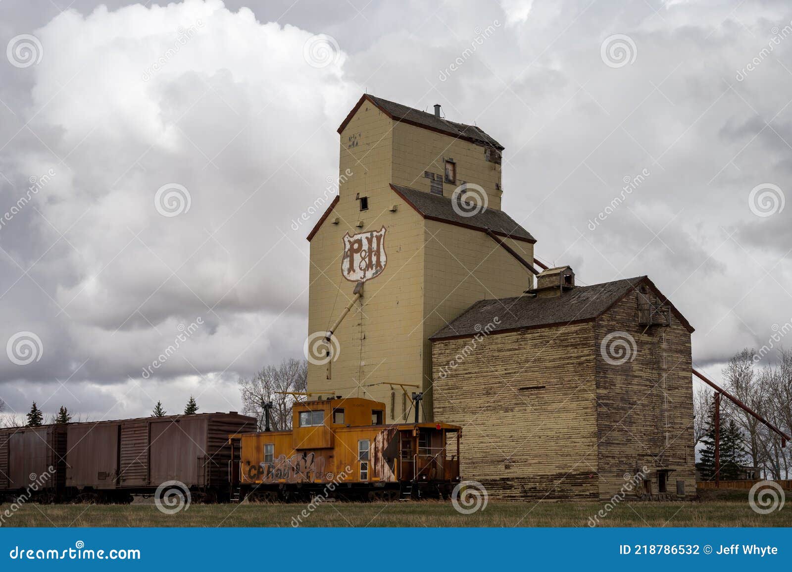 Elevator row, Mossleigh editorial photography. Image of agriculture ...