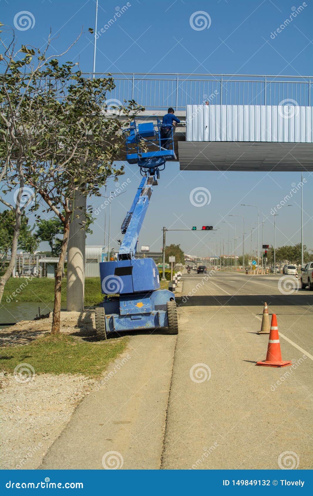 Elevator Working on the Construction Editorial Photography - Image of ...