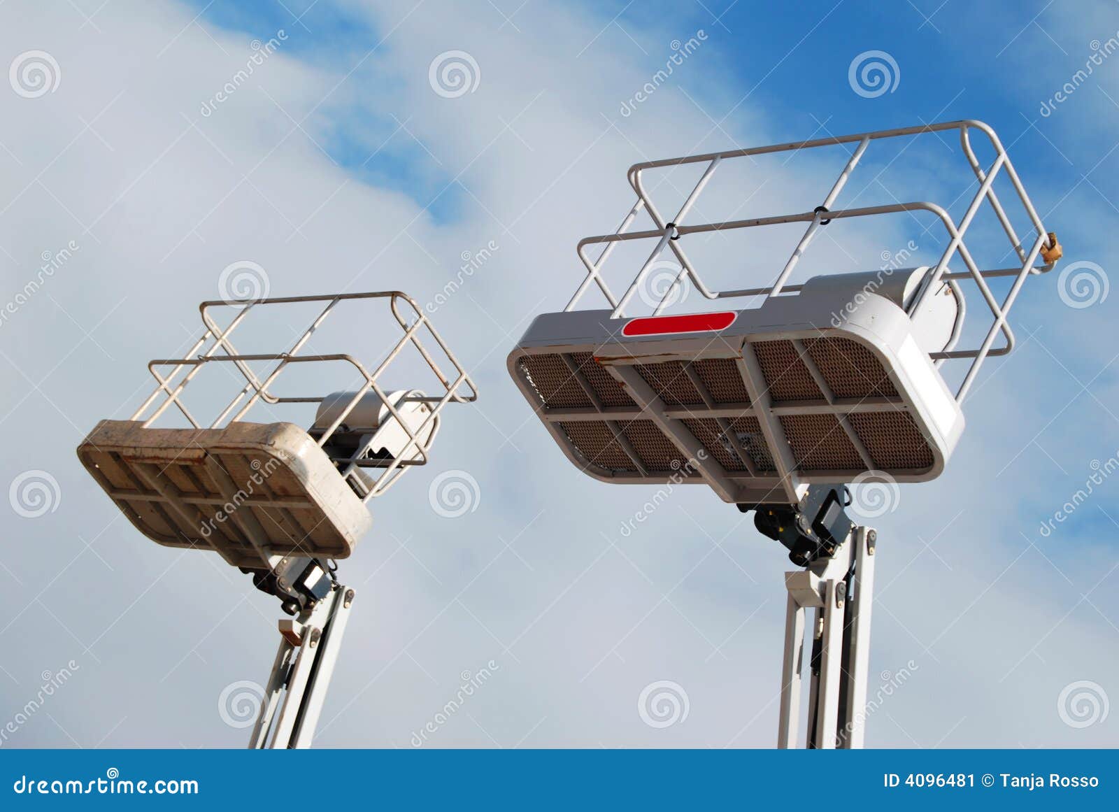 Elevatori Dell'antenna Delle Carrozze Immagine Stock - Immagine di ...