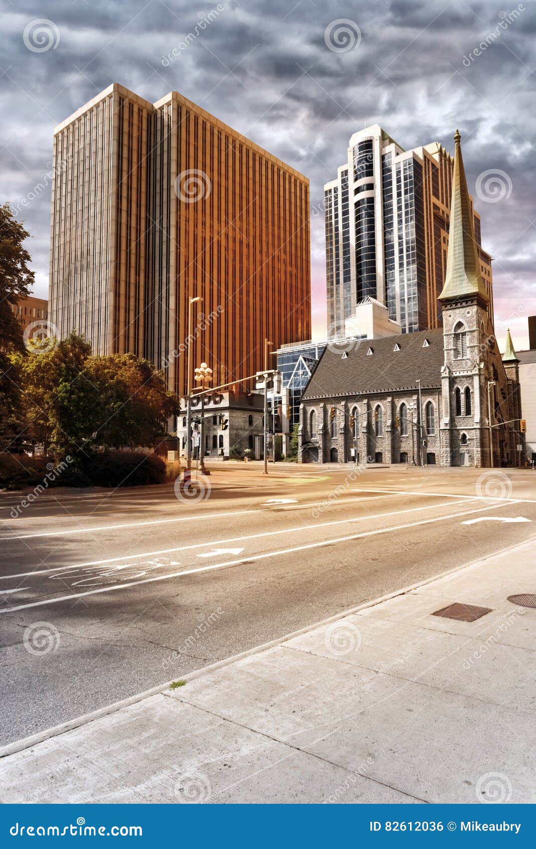 Elgin Street in Ottawa, stock photo. Image of asphalt - 82612036