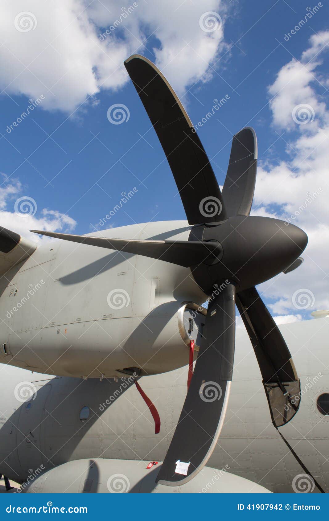 Elica del motore di aerei fotografia stock. Immagine di metallo - 41907942