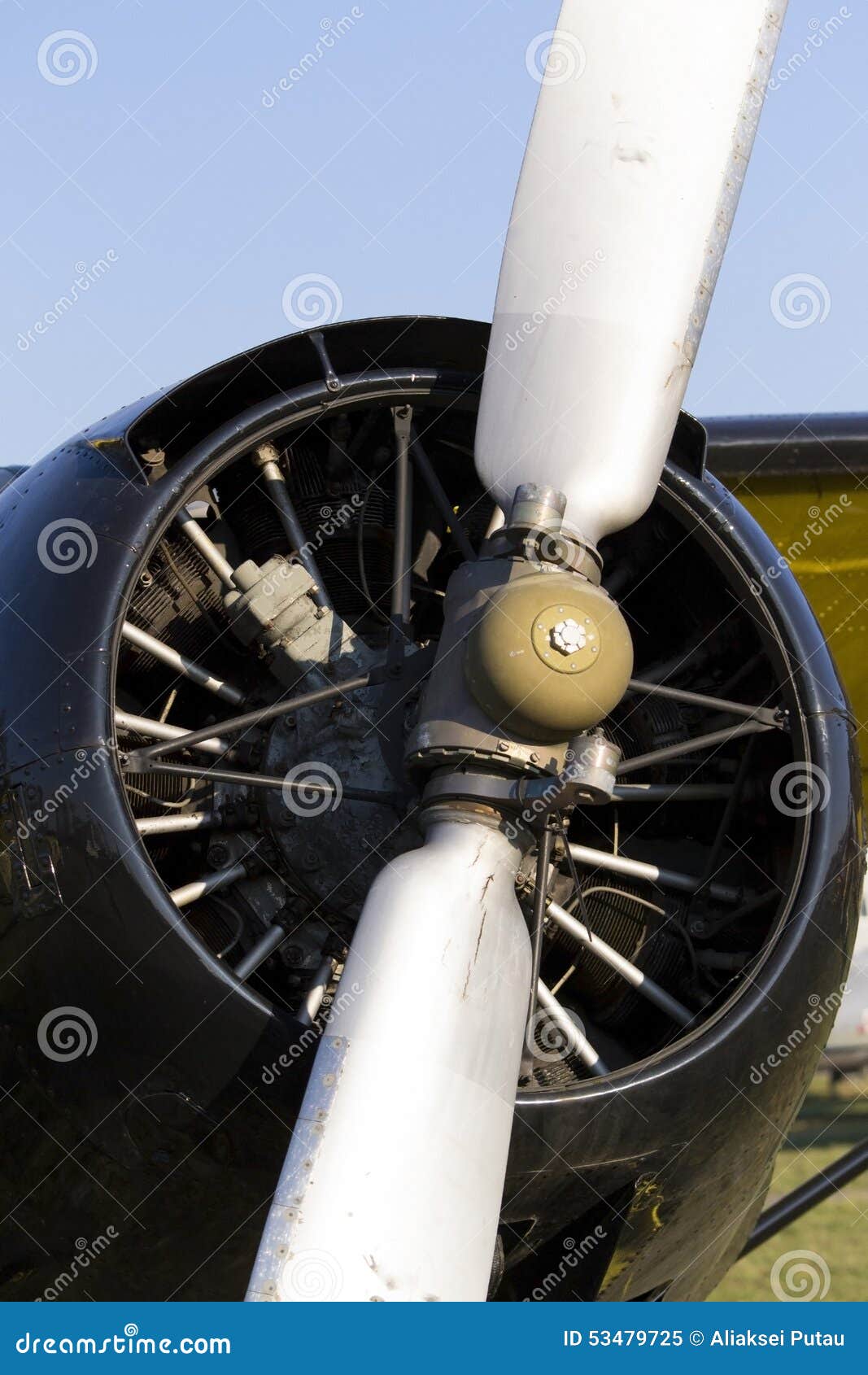 Elica di aeroplano bianca immagine editoriale. Immagine di girata ...