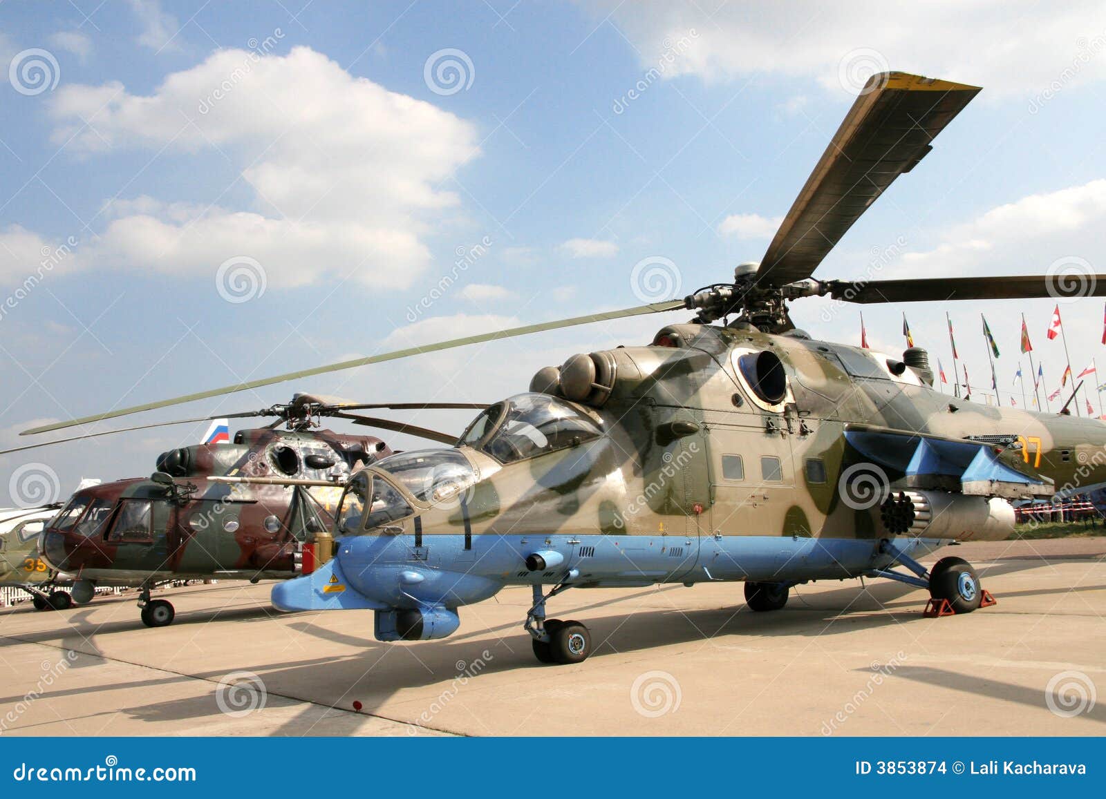 Elicotteri militari fotografia stock. Immagine di eliche - 3853874