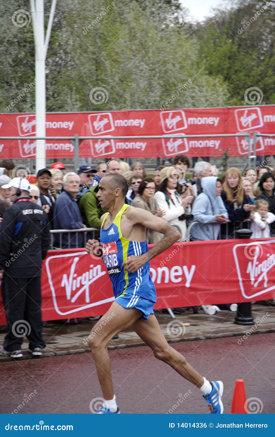 Elite Runner in London 2010 Marathon Editorial Photo - Image of ...