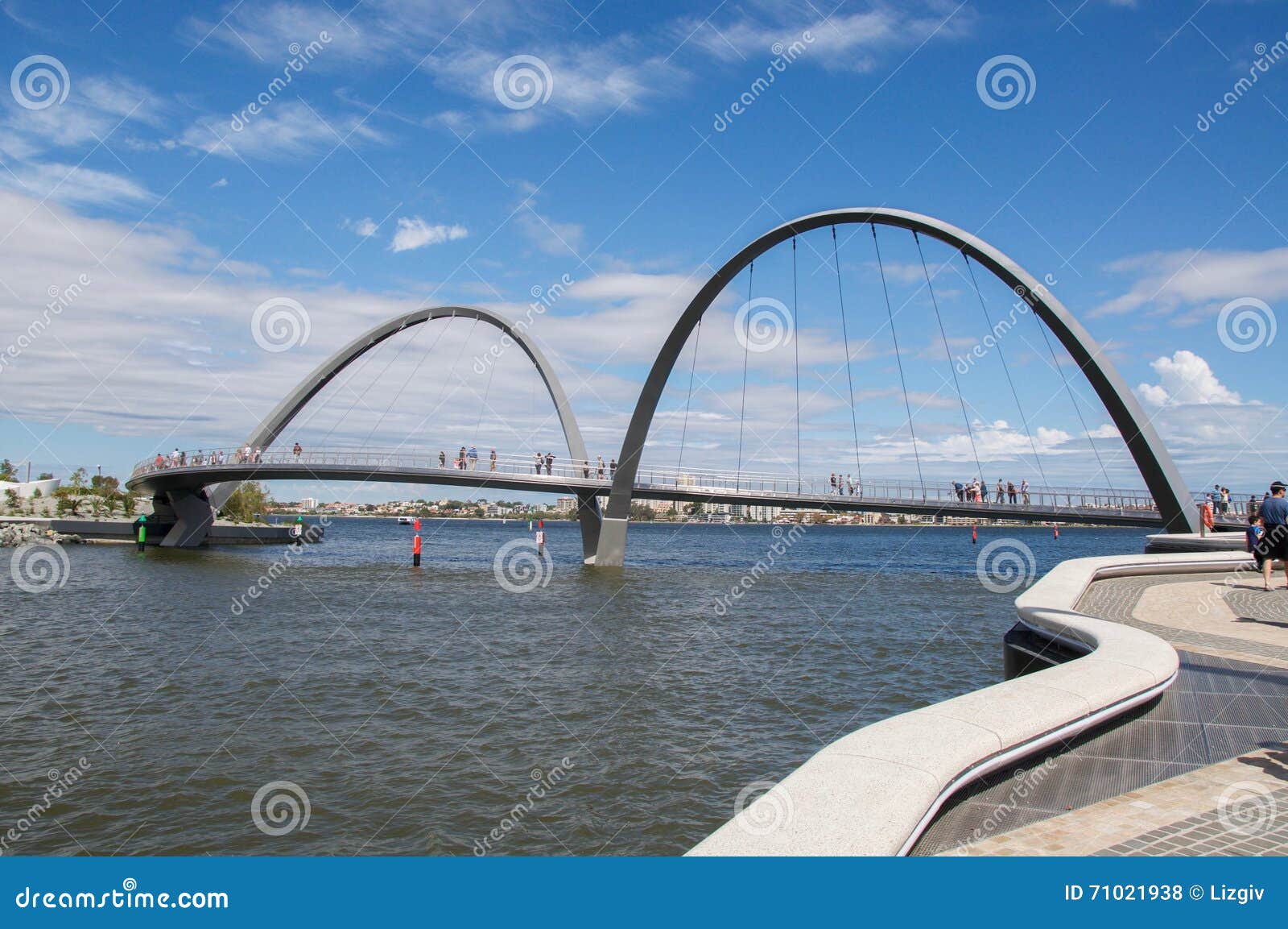 Elizabeth Quay Bridge En Perth Foto de archivo editorial - Imagen de ...