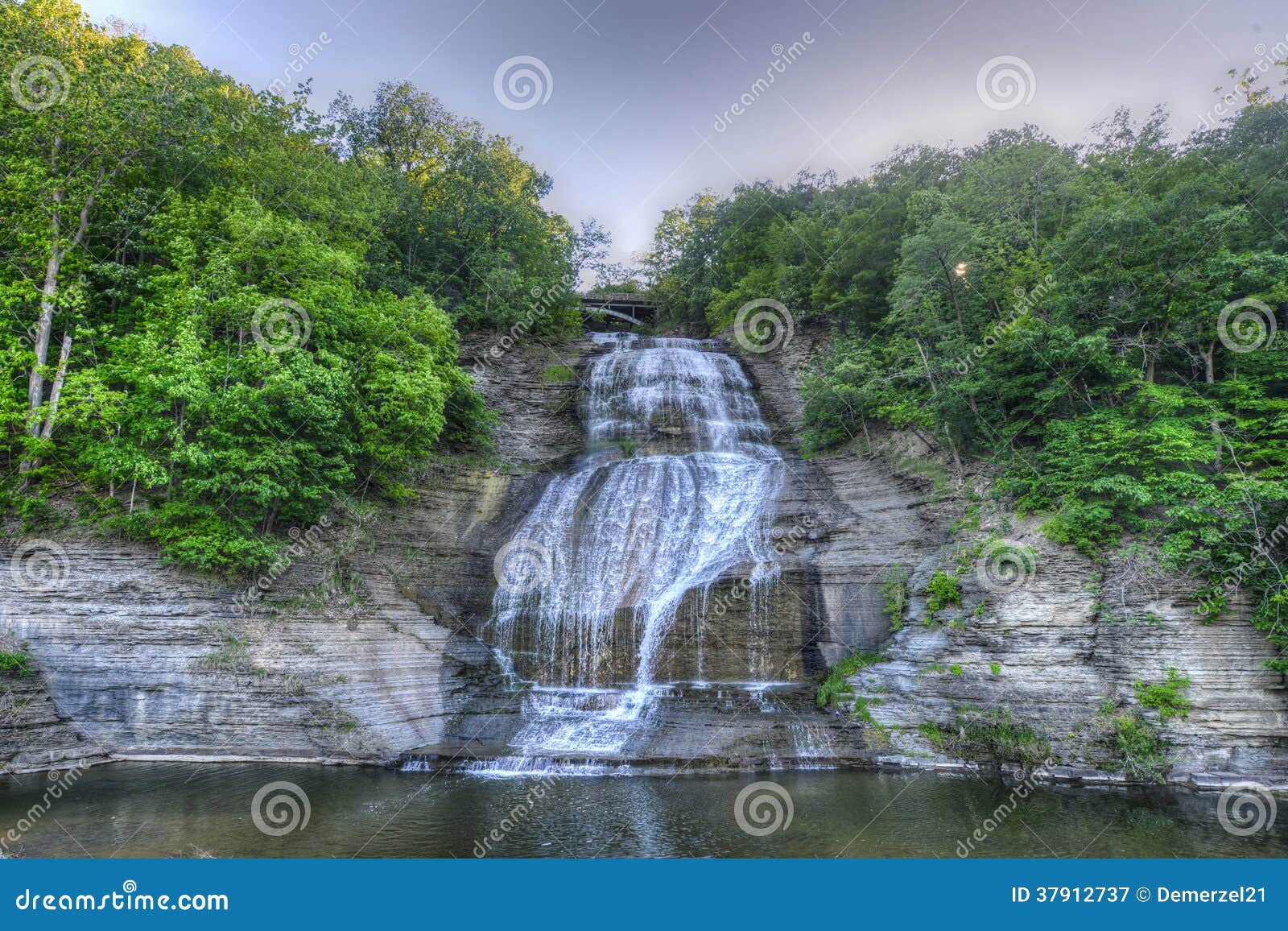 Ella-Qua-GA Caídas, Lagos Finger, NY Imagen de archivo - Imagen de ...