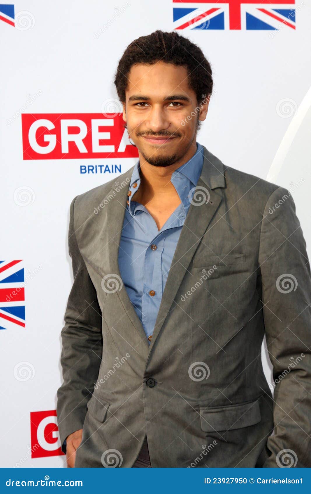 Elliot Knight editorial image. Image of generals, residence - 23927950