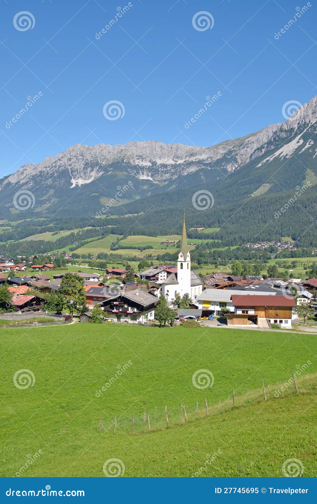 Ellmau, Tirol, Oostenrijk stock afbeelding. Image of wilde - 27745695
