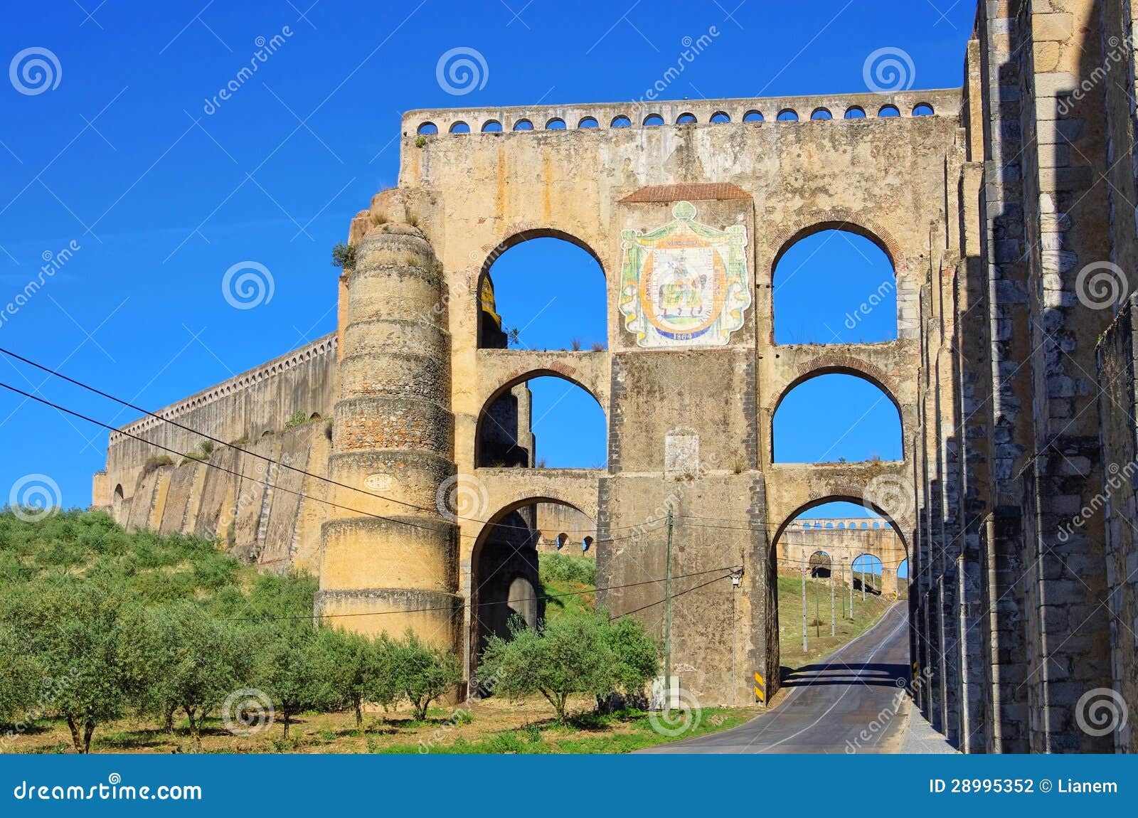 Elvas akvedukt arkivfoto. Bild av bygger, vatten, historiskt - 28995352