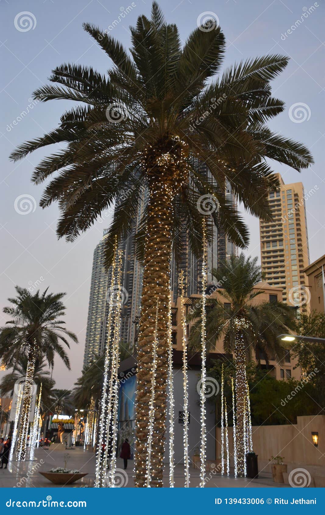 Emaar Boulevard in Dubai, UAE Editorial Photo - Image of emaar ...