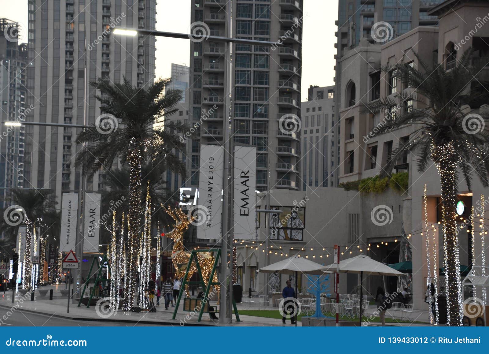 Emaar Boulevard in Dubai, UAE Editorial Photography - Image of tourist ...