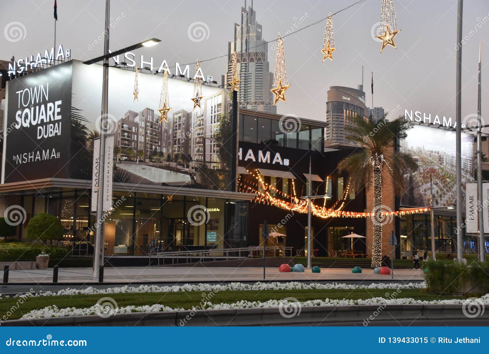 Emaar Boulevard in Dubai, UAE Editorial Image - Image of sculpture ...