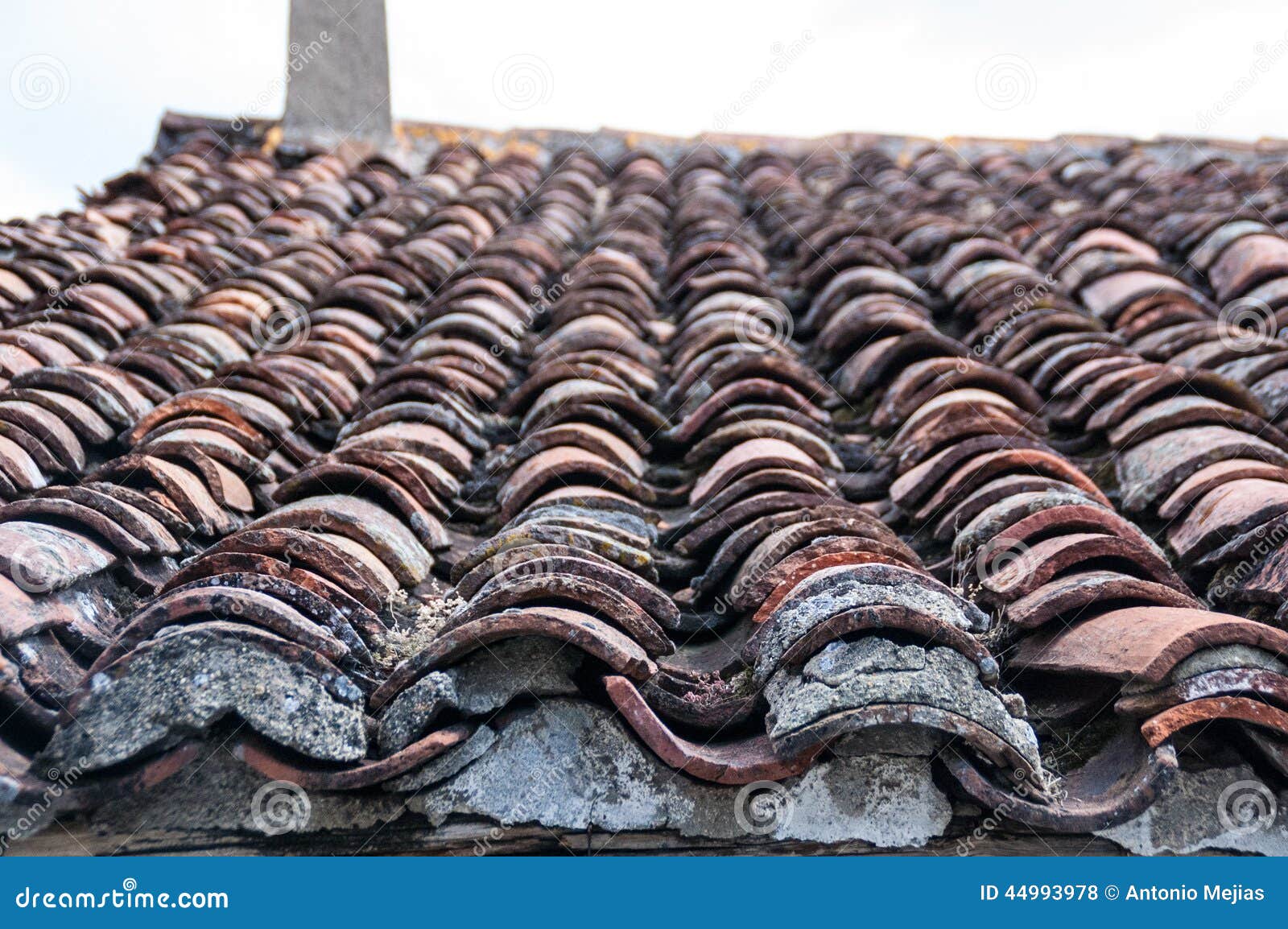 Embaldosado De Una Casa De La Ruina Foto de archivo - Imagen de ...