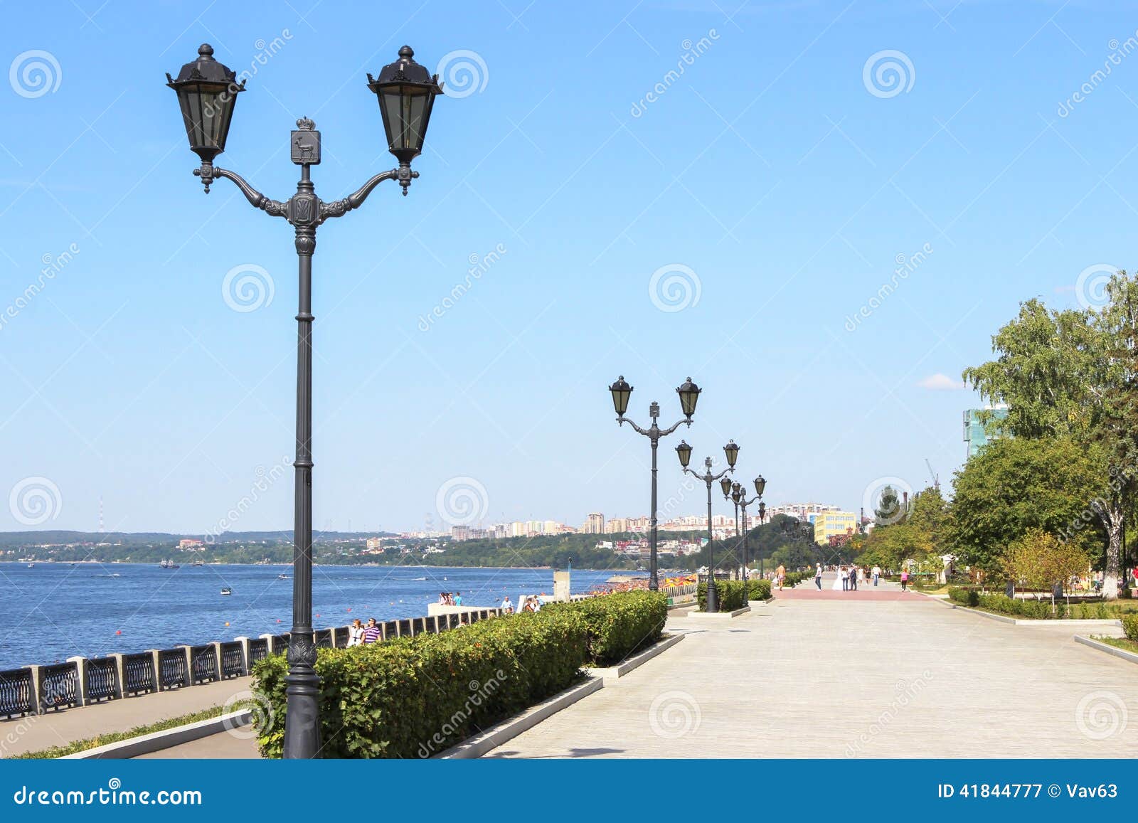 Embankment of the Volga in Samara Stock Image - Image of distance, bush ...