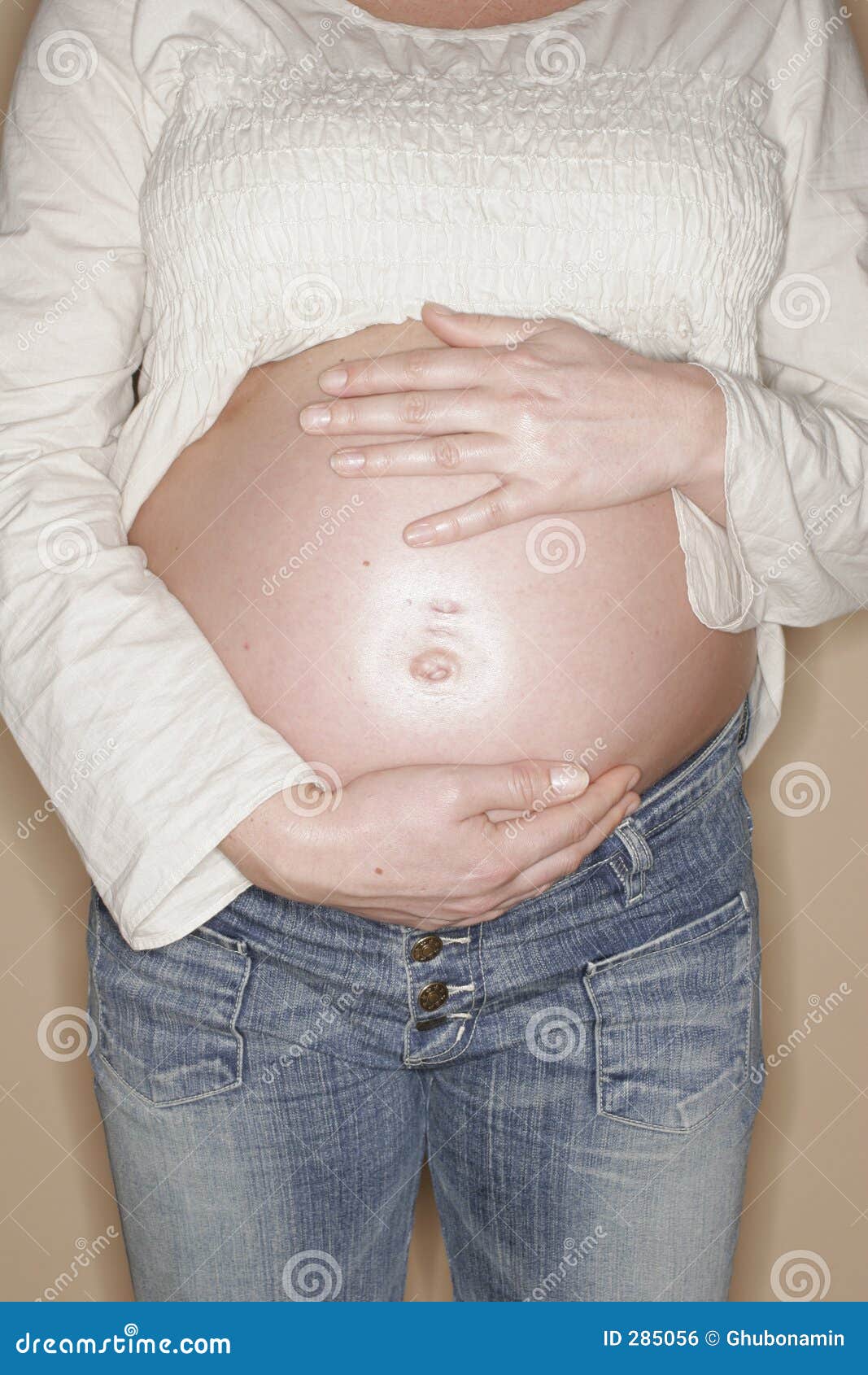 Embarazado foto de archivo. Imagen de atractivo, tenencia - 285056