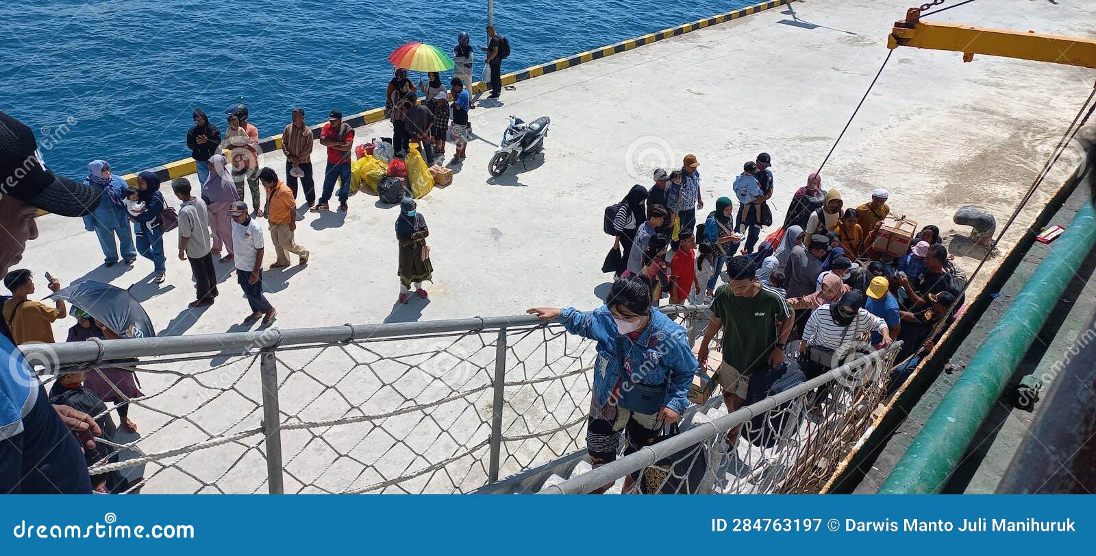 Embarkation Process at Raha Harbor, Muna District Editorial Photography ...
