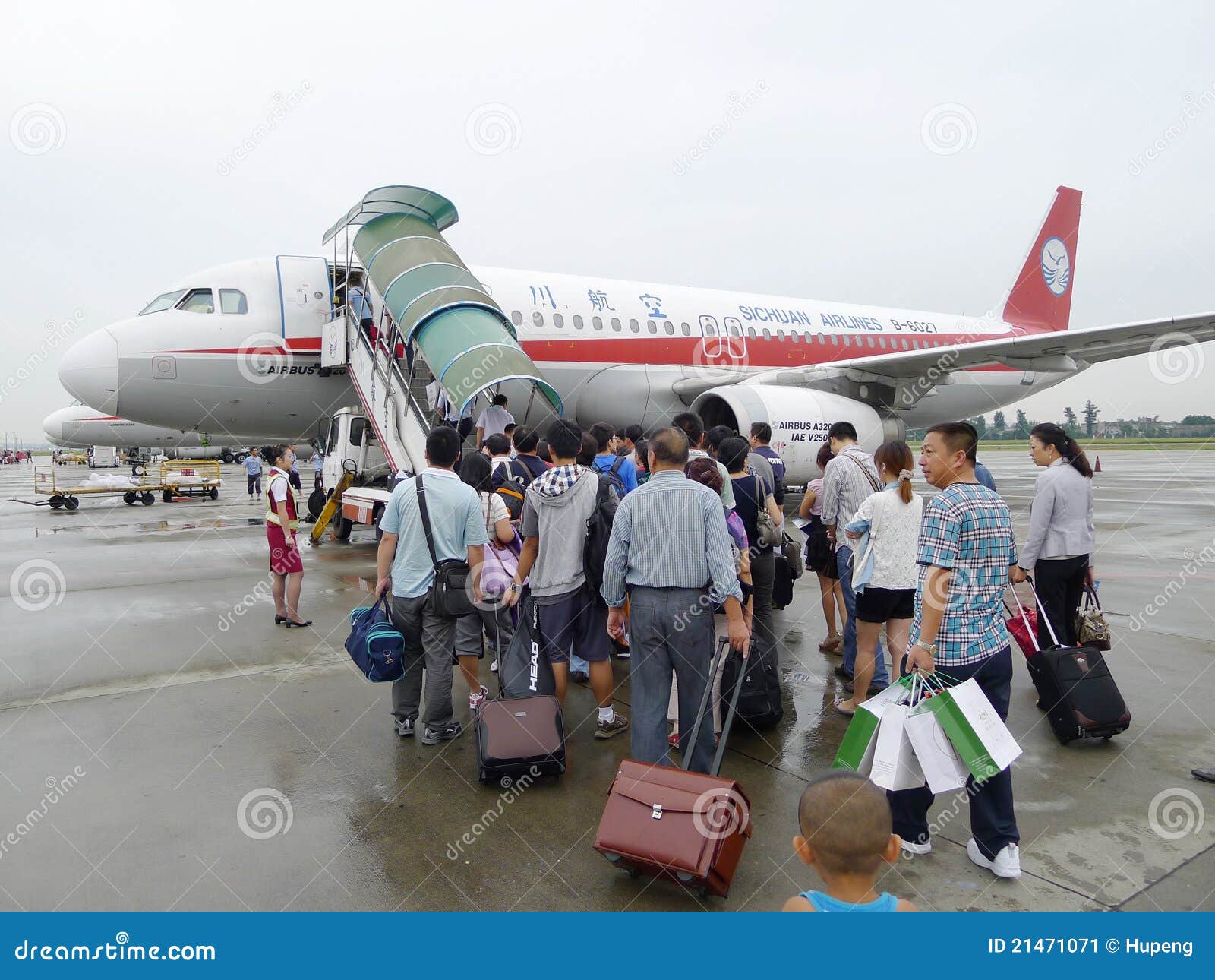 Embarque de los pasajeros foto editorial. Imagen de embarcadero - 21471071