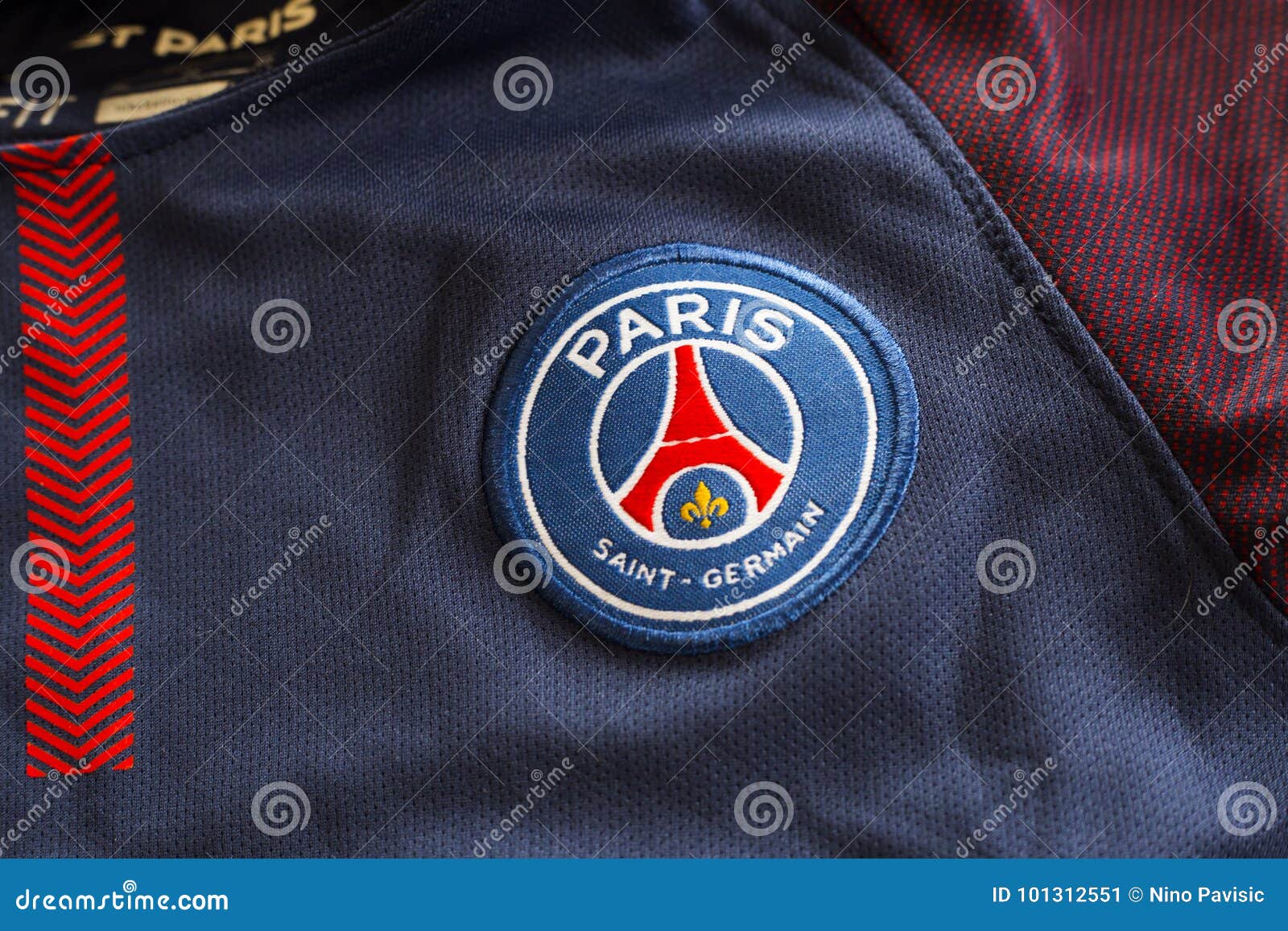 Emblema De Paris St Germain No Jérsei Foto Editorial - Imagem de famoso ...