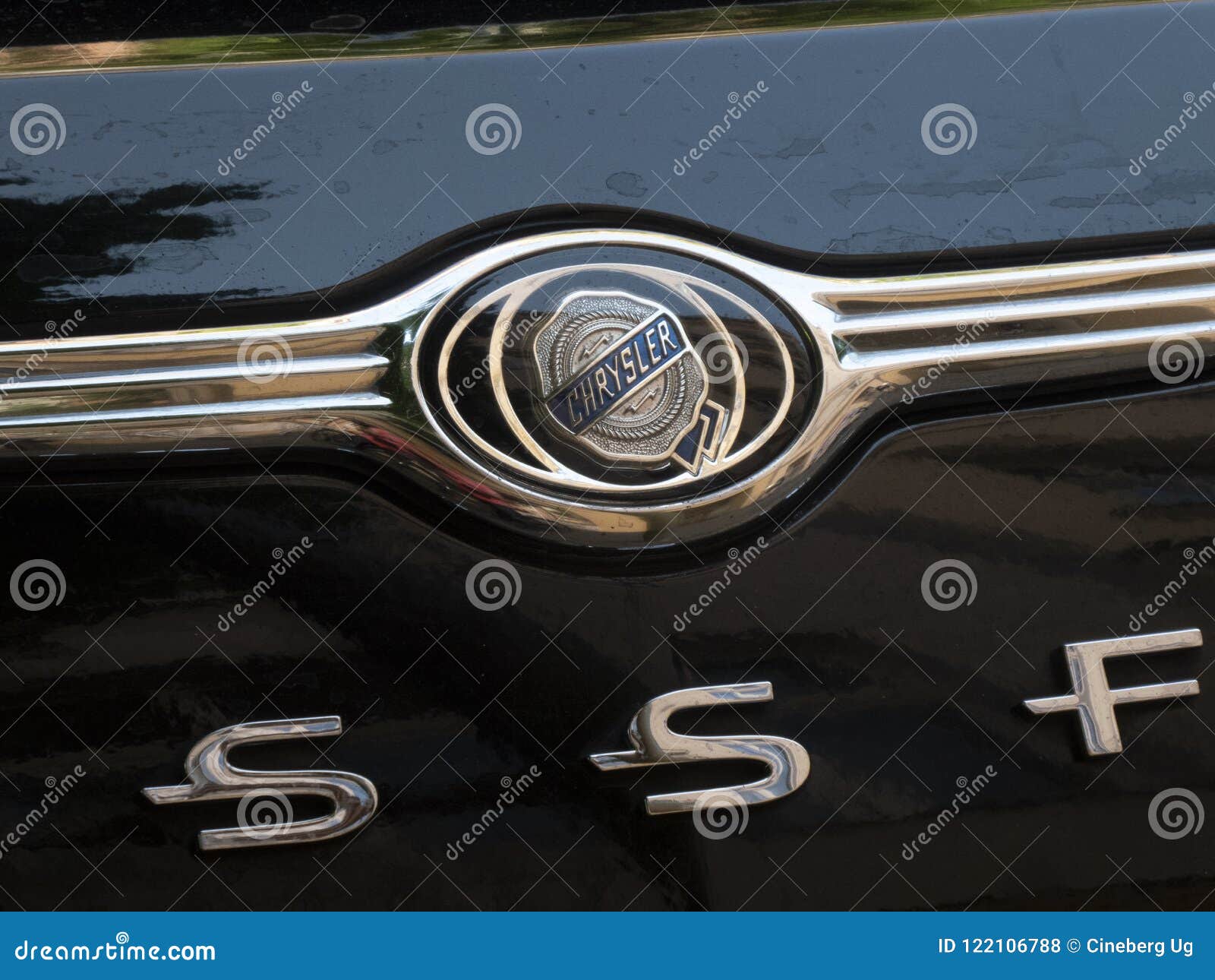 Emblema Do Carro De Chrysler Foto de Stock Editorial - Imagem de ...