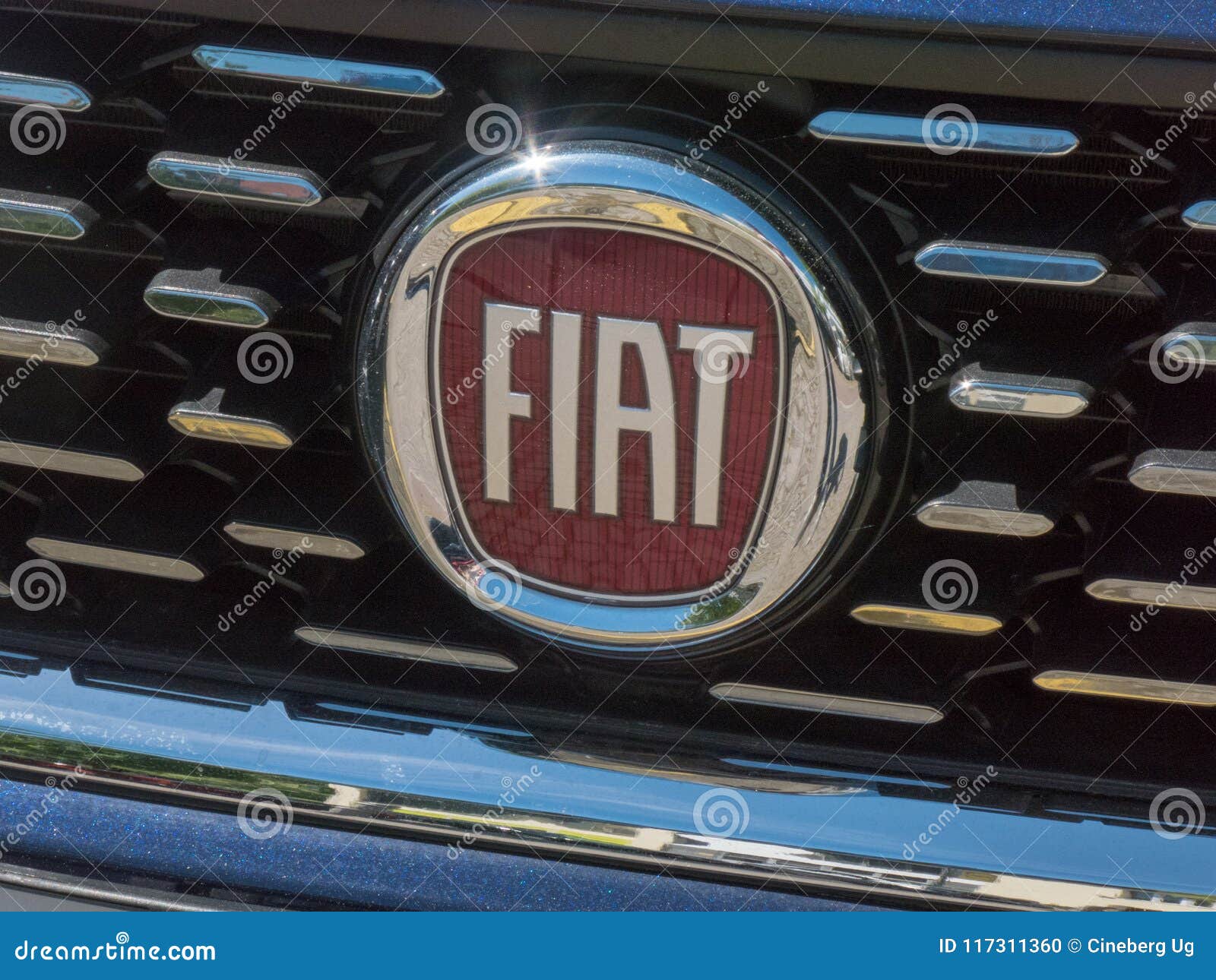 Emblema do carro de Fiat imagem editorial. Imagem de motor - 117311360