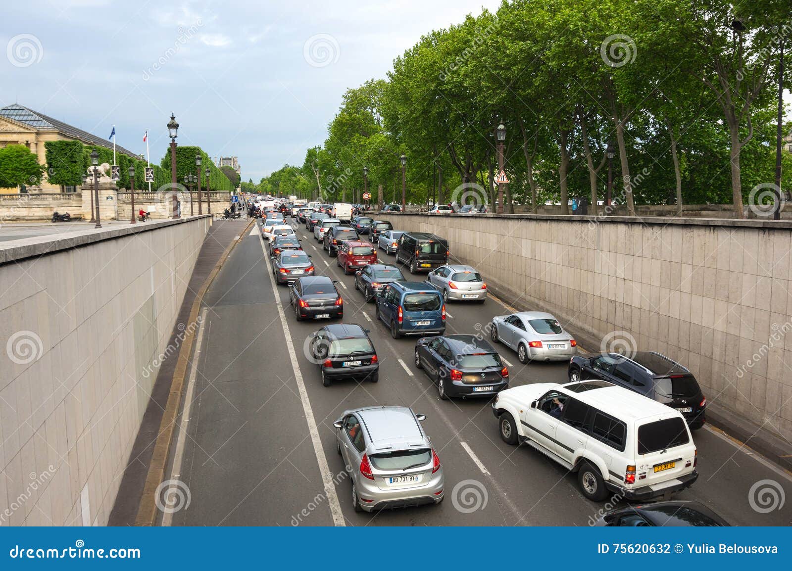 Embouteillage à Paris photographie éditorial. Image du construction ...
