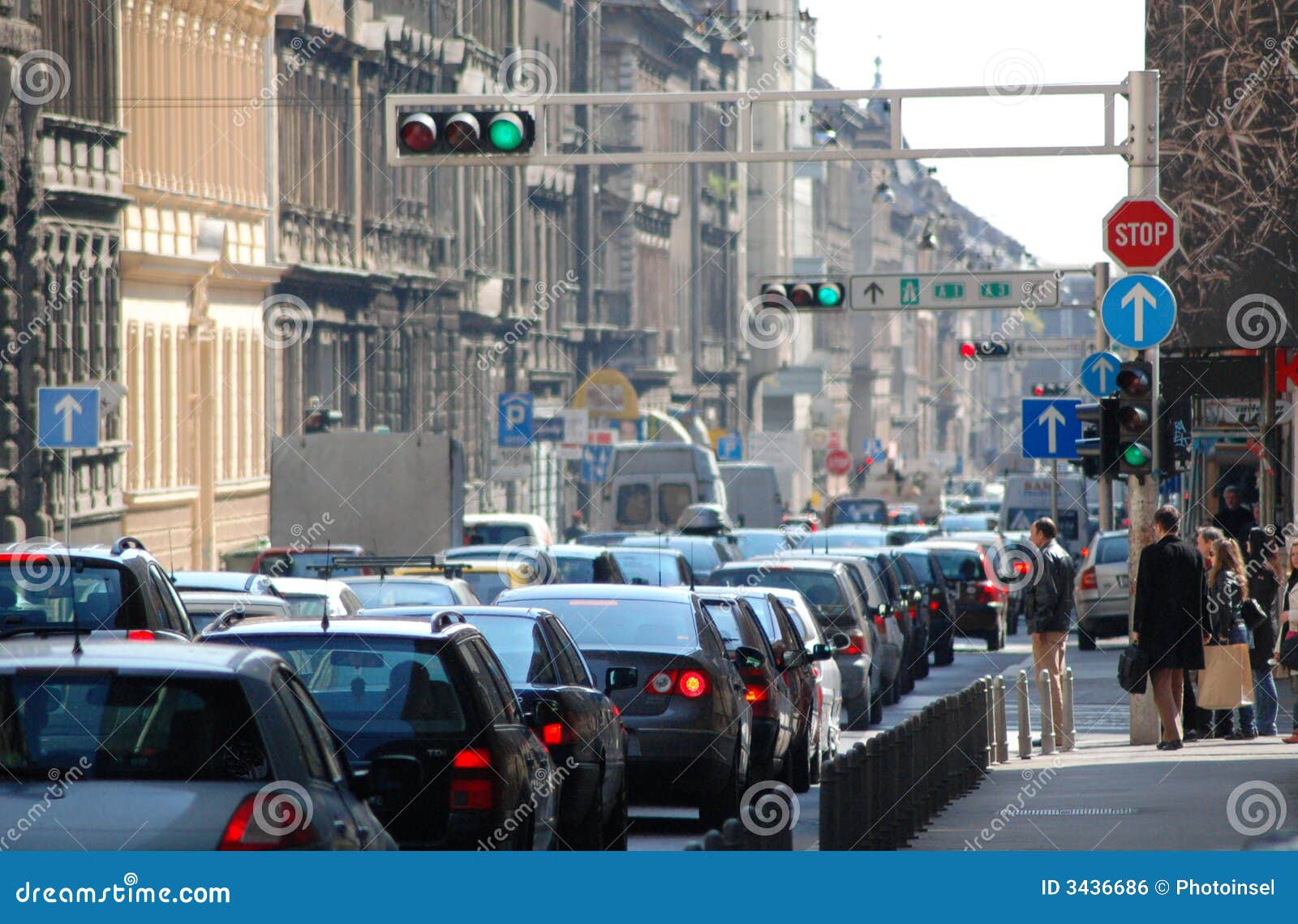 Embouteillage Dans La Ville Photo éditorial - Image du gens, jour: 3436686